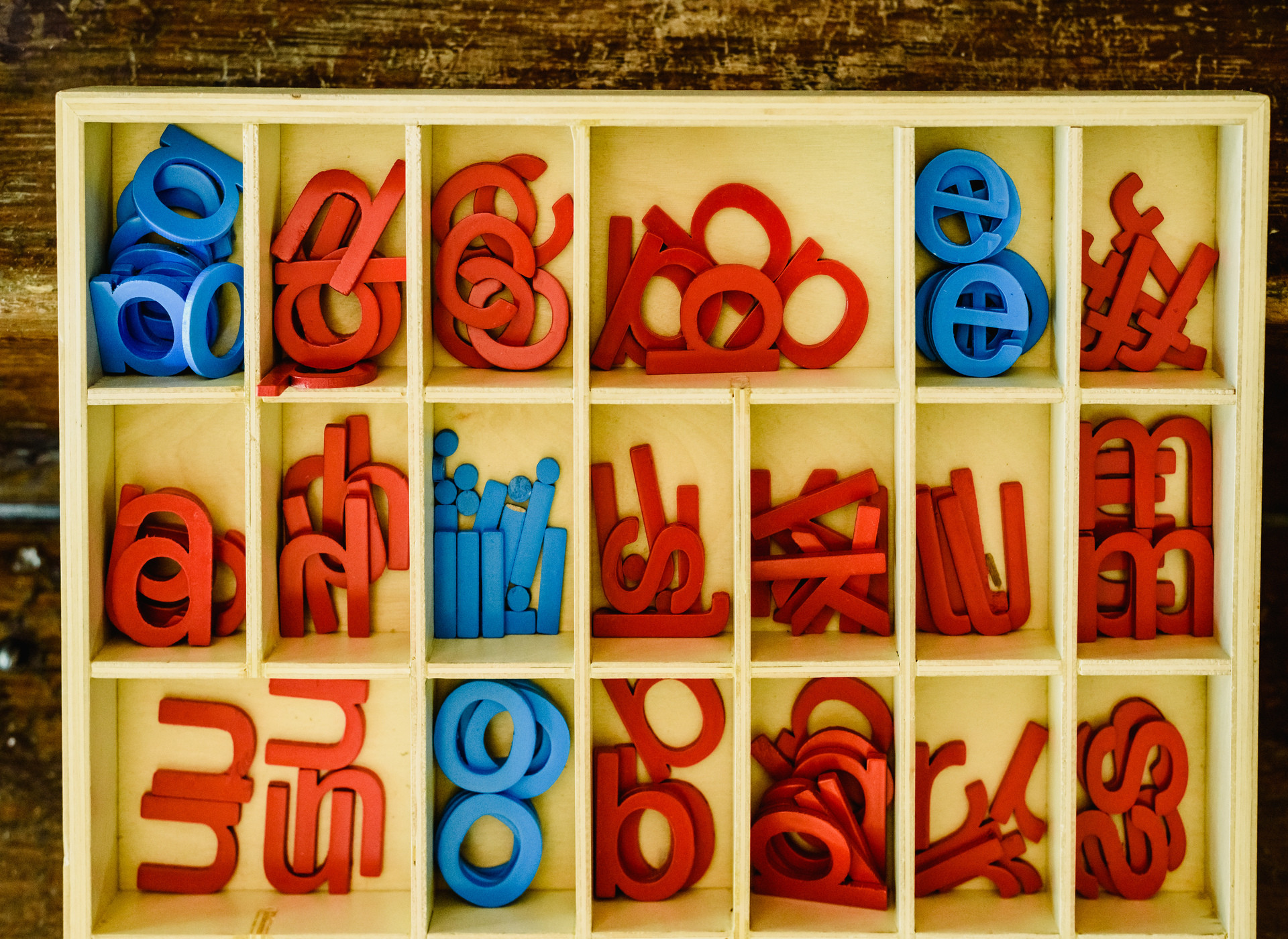 Alfabeto móvil Montessori: Aprende jugando y leyendo